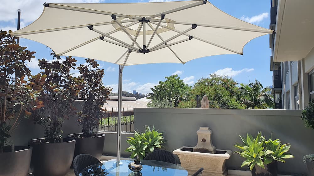 Shadowspec SU4 - Rotating Cantilever Umbrella - Sydney Shade